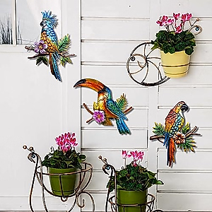 J-Fly Metal Parrot Wall Decor Tropical Outdoor Wall Decor Parrot Outdoor Metal Wall Art Metal Bird Wall Decor Outdoor Toucans Decor Patio Wall Fence Garden Home Kitchen Decor 11 Inch