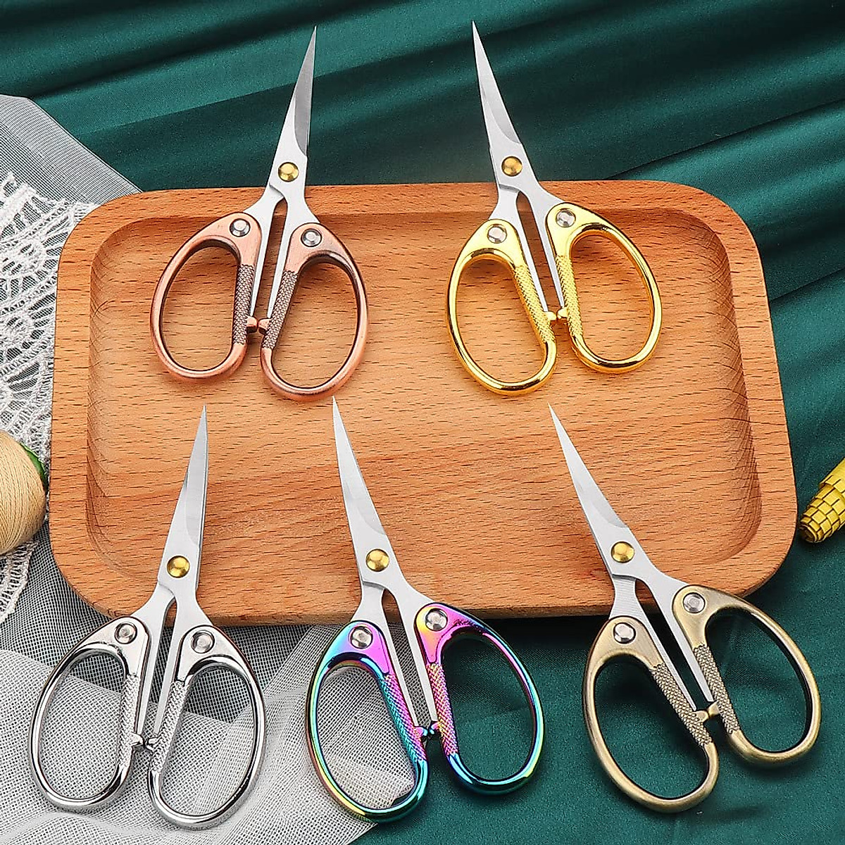 Aemoe 4.5 Inch Cute Embroidery Scissors with Curved Tip for Sewing, Small Stainless Steel Sharp Scissors Craft Shear for DIY Craft Art Work Sewing Handicrafts Needlework Tool and Daily Use Gold