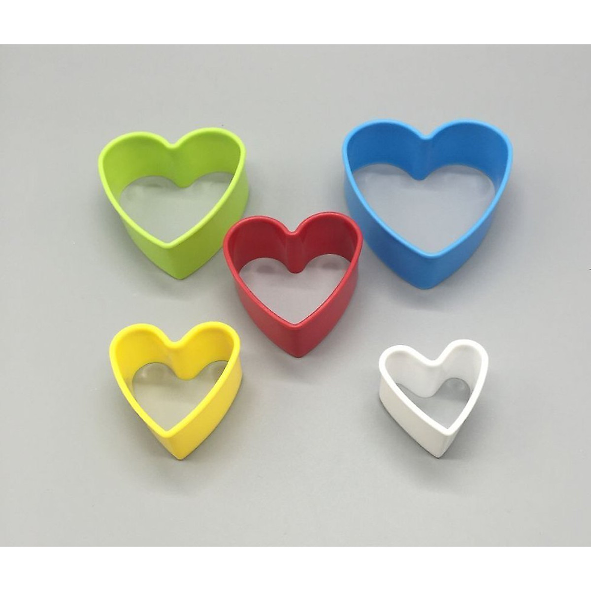 AKOAK 1 Set of 5 Pcs Heart-Shaped Cookie Cutters, Food Grade Plastic Different Size,Multi-color and Random