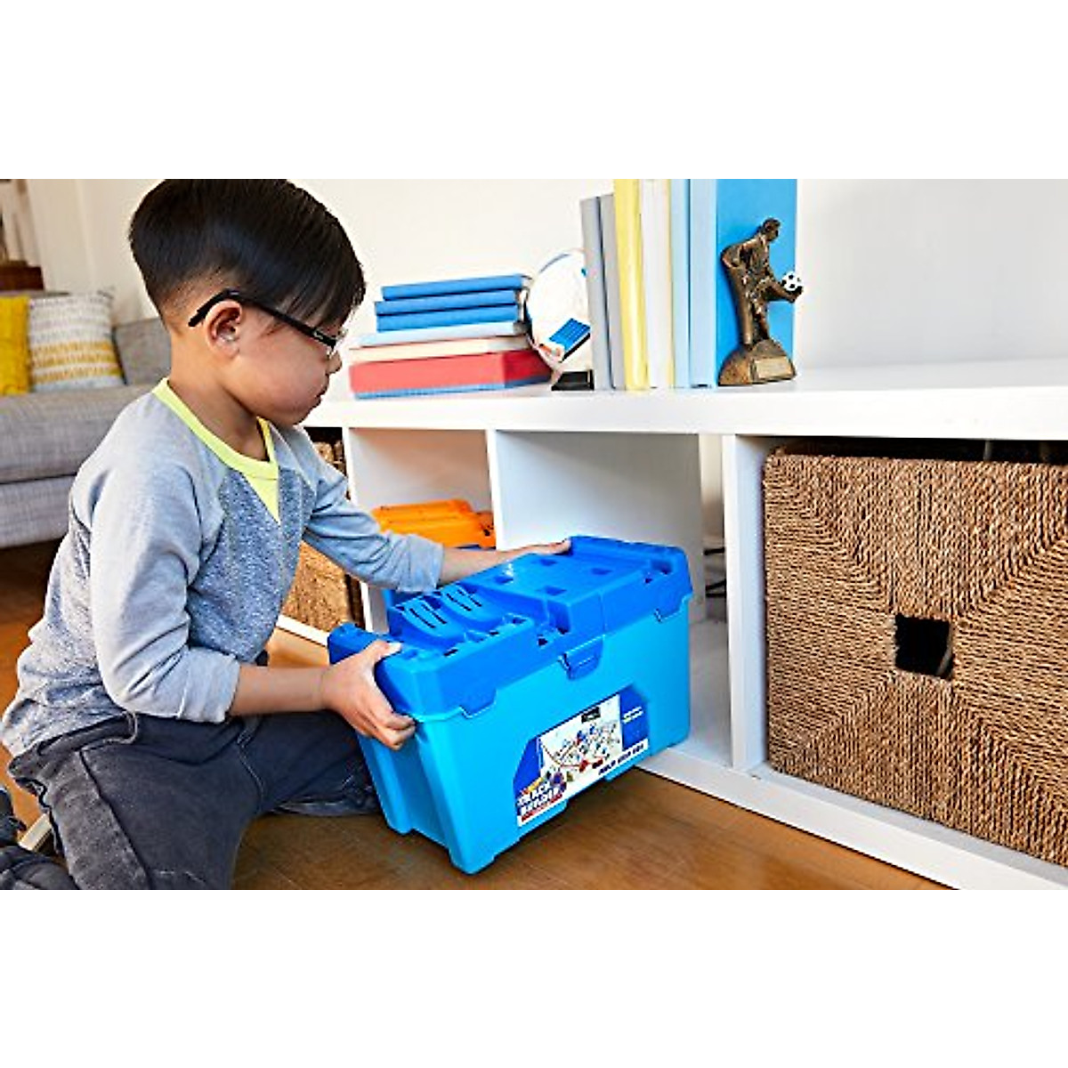 Hot Wheels Race Crate with 3 Stunts in 1 Set Portable Storage Ages 6 to 10