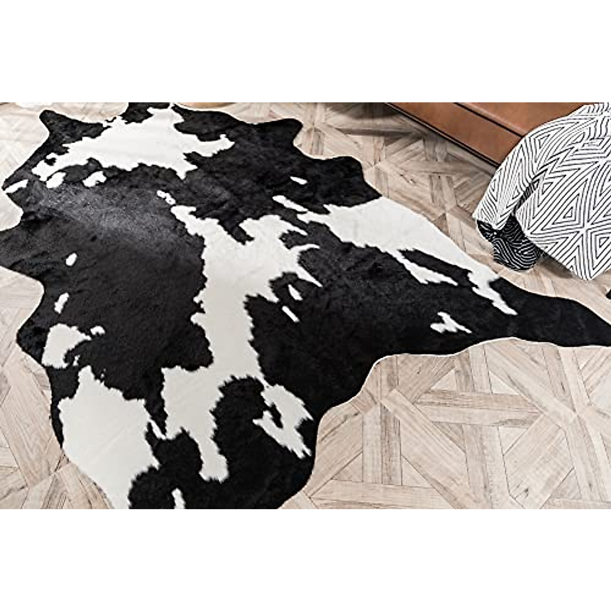 Larger Cow Print Rug Black and White Faux Hide Area Rug Faux Cowhide Rugs Animal Printed Area Rug Carpet for Home 62.2in x 86.6in/5.2 x 7.2ft