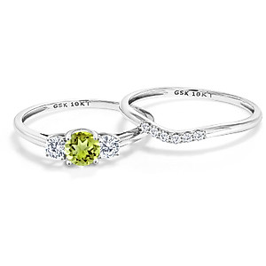 Gem Stone King 10K White Gold Green Peridot and White Lab Grown Diamond 3-Stone Bridal Engagement Wedding Ring Set For Women (0.79 Cttw, Gemstone August Birthstone, Round 5MM, Size 6)