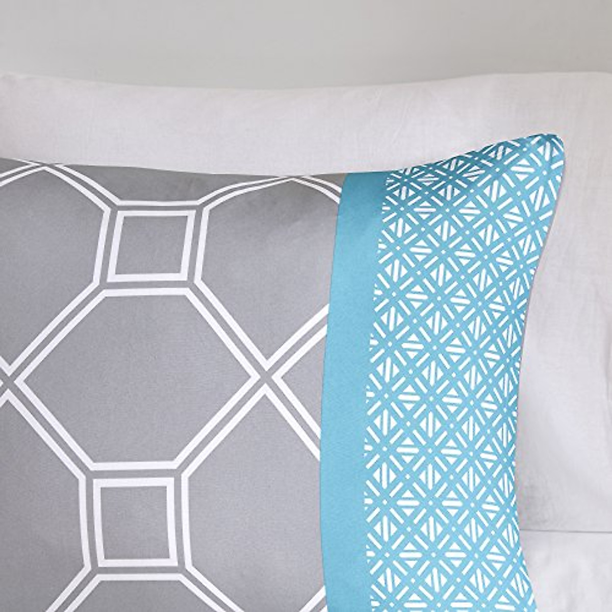 Intelligent Design Clara -All Seasons Comforter Set -5 Piece - Blue - Geometric Pattern - Full/Queen Size - Includes 1 Comforter, 2 Shams, 2 Decorative Pillows - Ideal For Guest Room