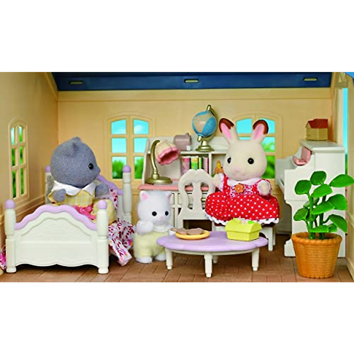 Calico Critters Large House with Carport Gift Set, Dollhouse Playset with Collectible Figure, Vehicle, Furniture and Accessories - Amazon Exclusive!