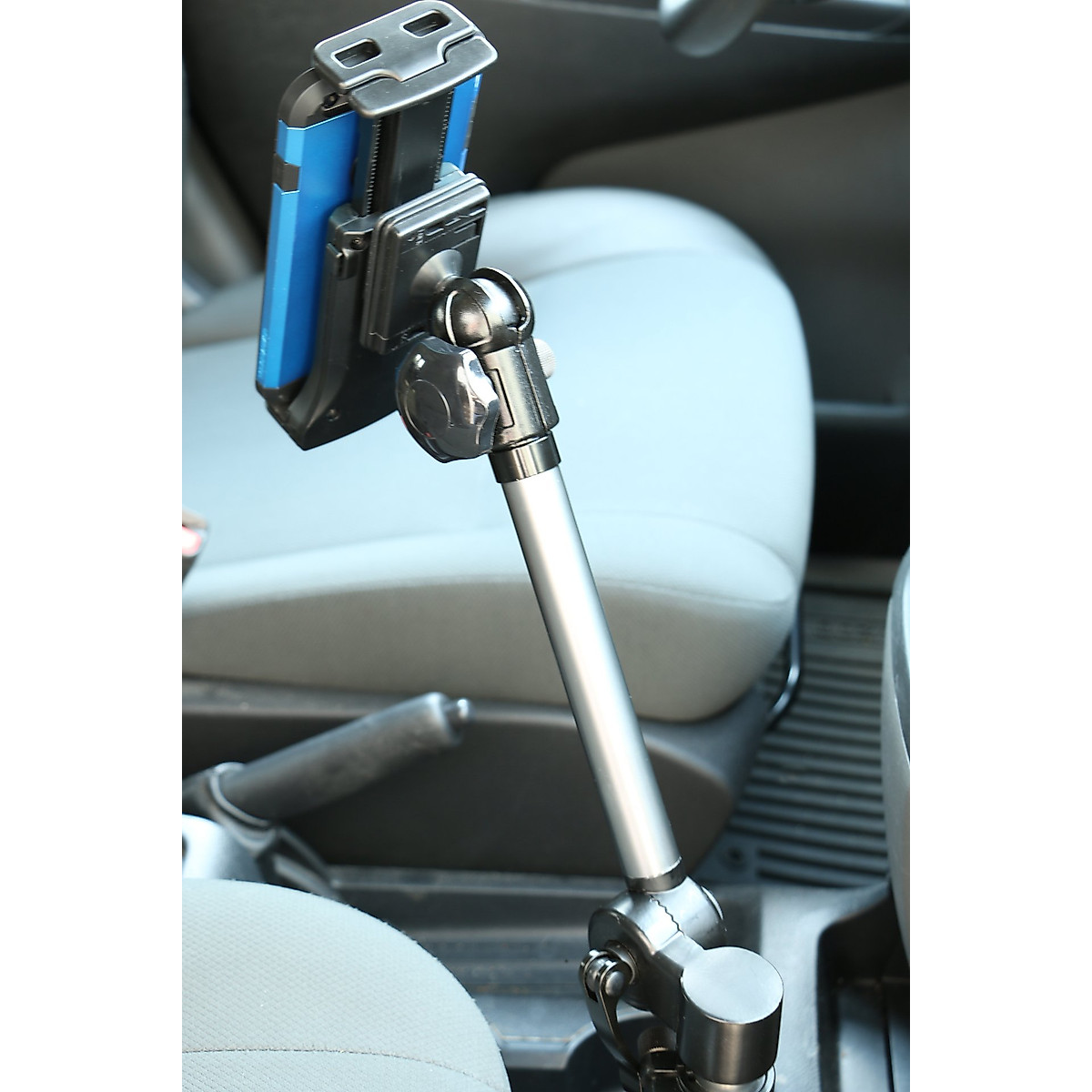 UTSM-02 Heavy-Duty Mount: in-Car Universal Tablet/Smartphone Holder