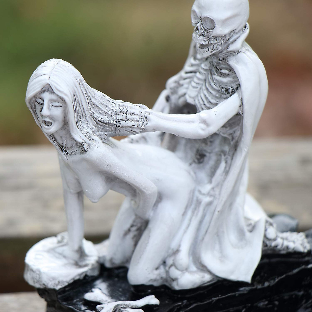 Gothic Death & Love Skull Beauty Girl Figurine Resin Cigarette Ashtray Home Table Decor