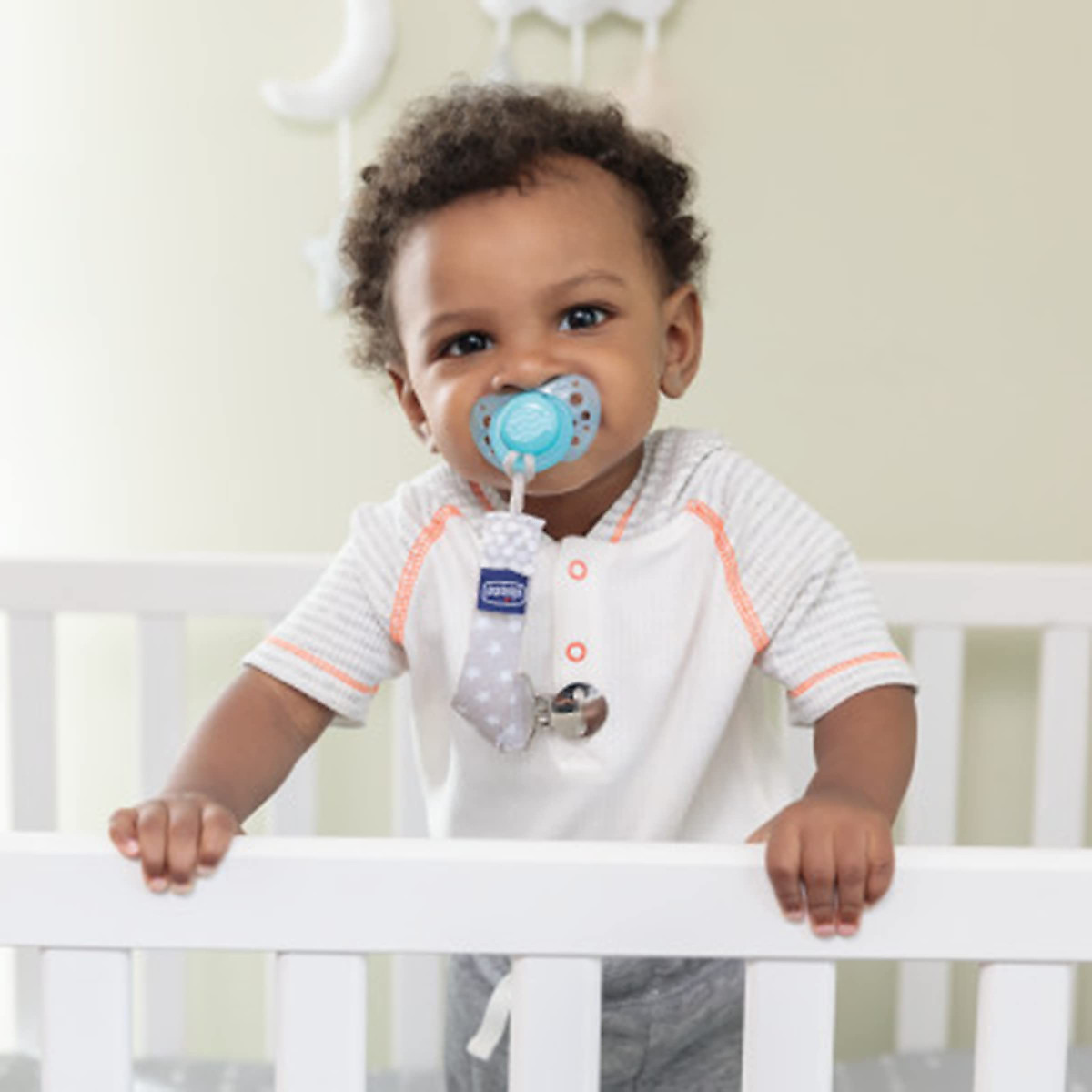 Chicco Universal Two in One Baby Pacifier/Soother Clip/Holder with Universal Loop for Teethers and Small Toys, Plus Soft Attachment Ring Included for Knob Style Pacifiers, Grey/White