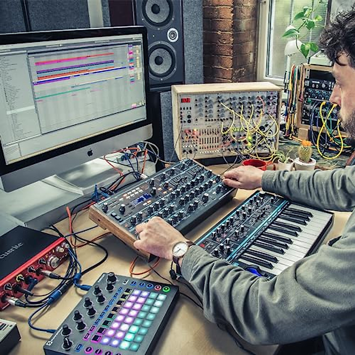 Novation Peak 8-Voice Desktop Polyphonic Synthesiser with 2 LFOs per voice, 16-slot modulation matrix, 3 analogue distortion points, and digital effects