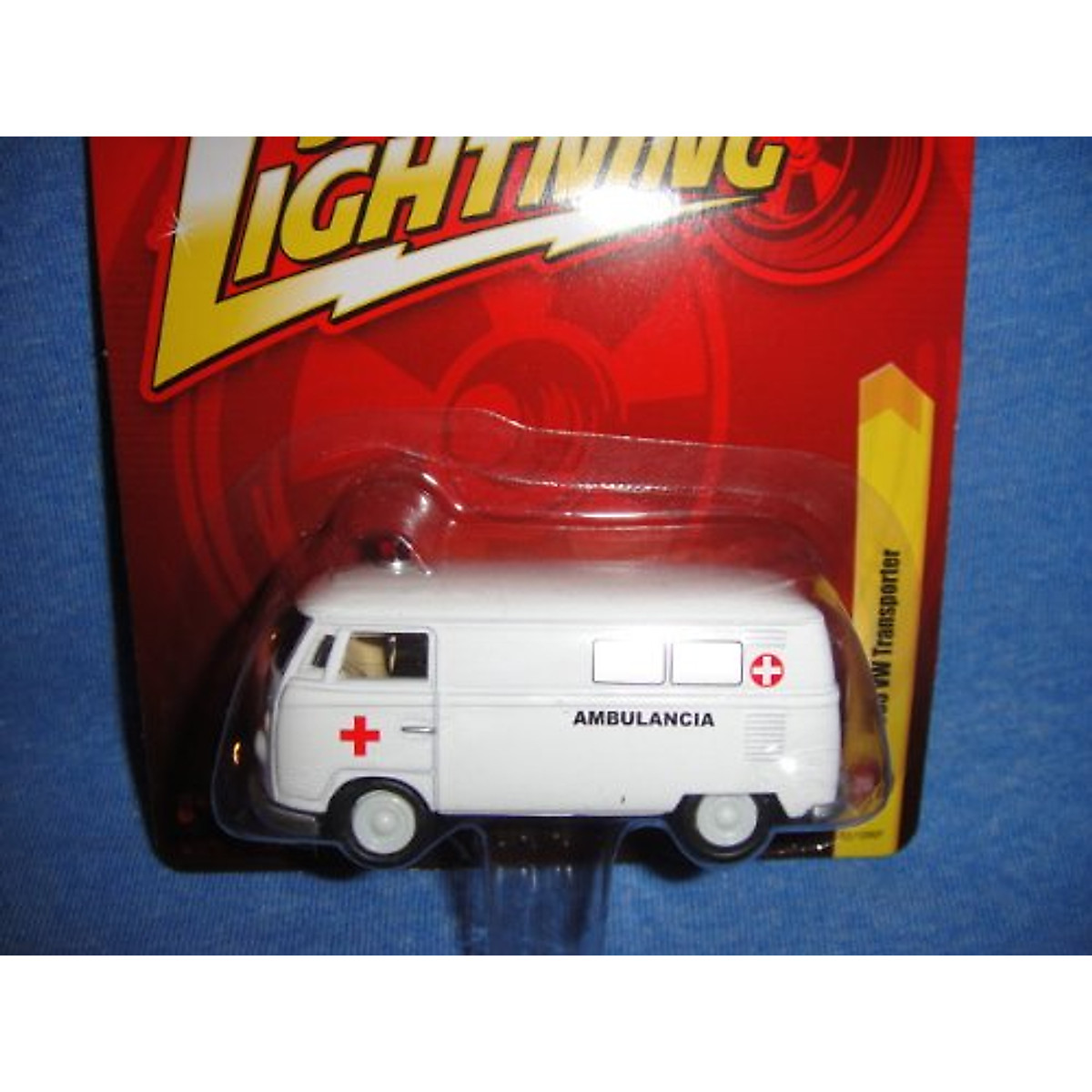 JOHNNY LIGHTNING 1:64 SCALE R20 1965 VW TRANSPORTER AMBULANCE