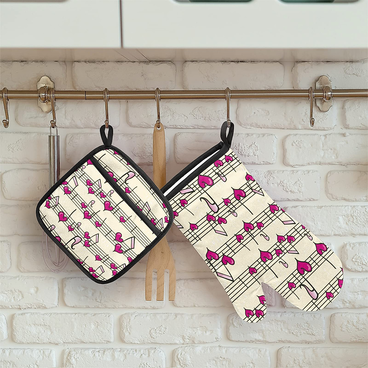 Oven Mitts and Pot Holders Set, Music Note Staff Love Heart 2 PCS Heat Resistant Non-Slip Oven Glove Hot Pads Washable Oven Mitts with Quilted Liner for Cooking Baking BBQ Grilling Barbecue