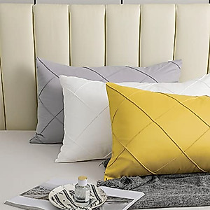 Pack of 2 White Pillow Shams Standard Size Bedding Pillow Covers with Envelope Closure, Bed Pillowcase with Crisscross Diamond Lattice Pattern (20x26inches)