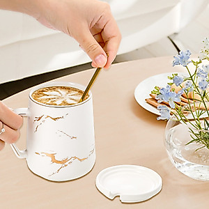 ZENFUN 2 Pack Ceramic Coffee Mugs with Gift Box, 13.5 Oz Porcelain Mugs Set with Lid and Gold Spoon, Luxury Marbling Black and White Couple Mugs Gift, Valentine's, Office and Home, Mother's Day