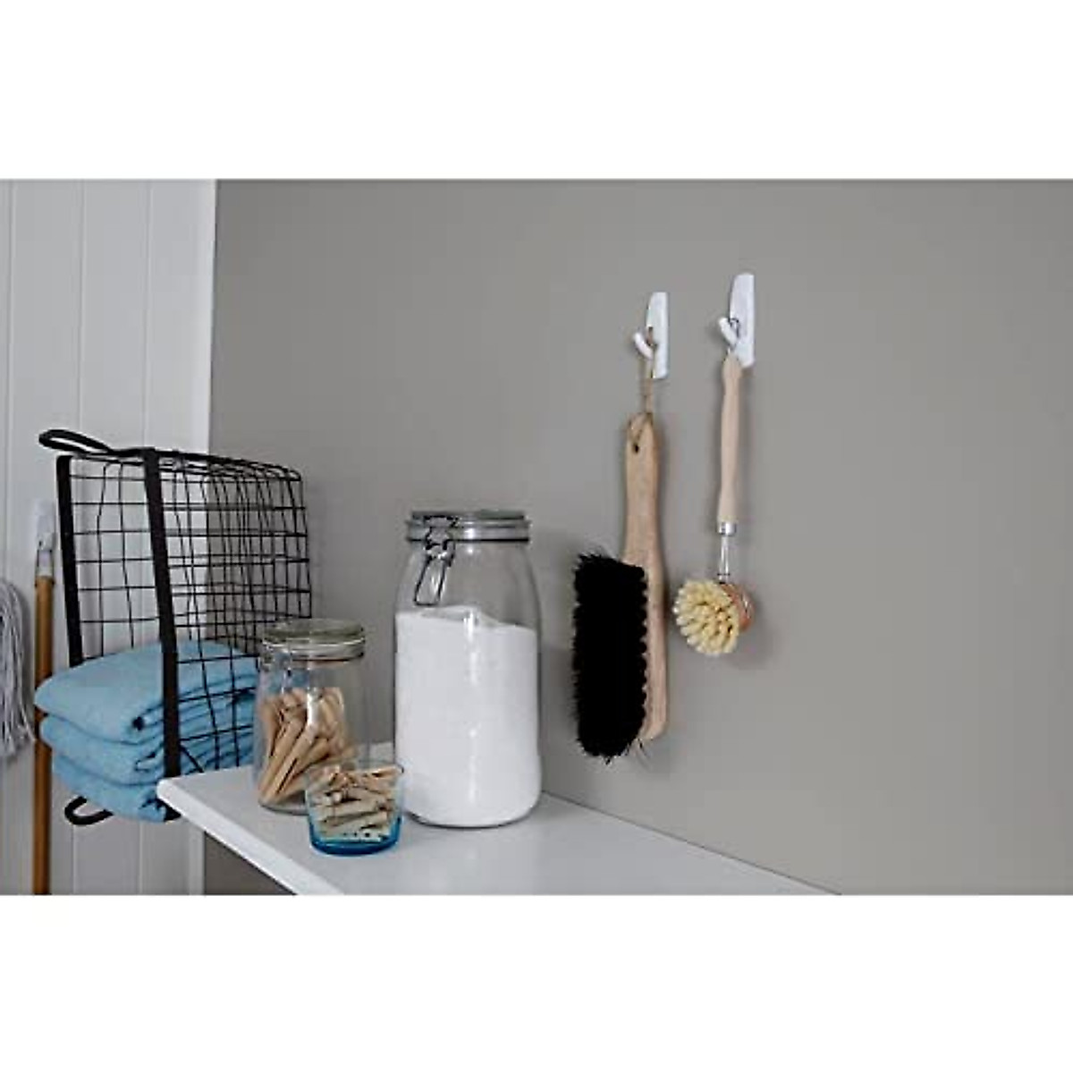 3M Command 17003Mpes General Purpose Plastic Hooks, Large, 5Lb Cap, White, 14 Hooks & 16 Strips/Pack