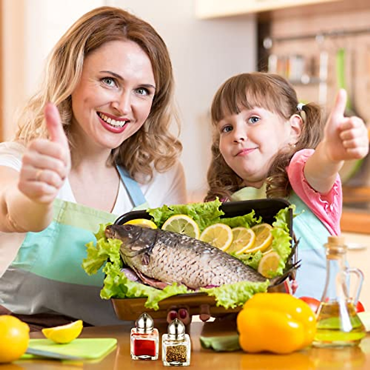 50 Set Mini Salt and Pepper Shakers Small Salt and Pepper Shakers Bulk Clear Glass Individual Tiny Spice Shaker Transparent Seasoning Holders for Home Restaurant Kitchen Table Wedding Party Supplies