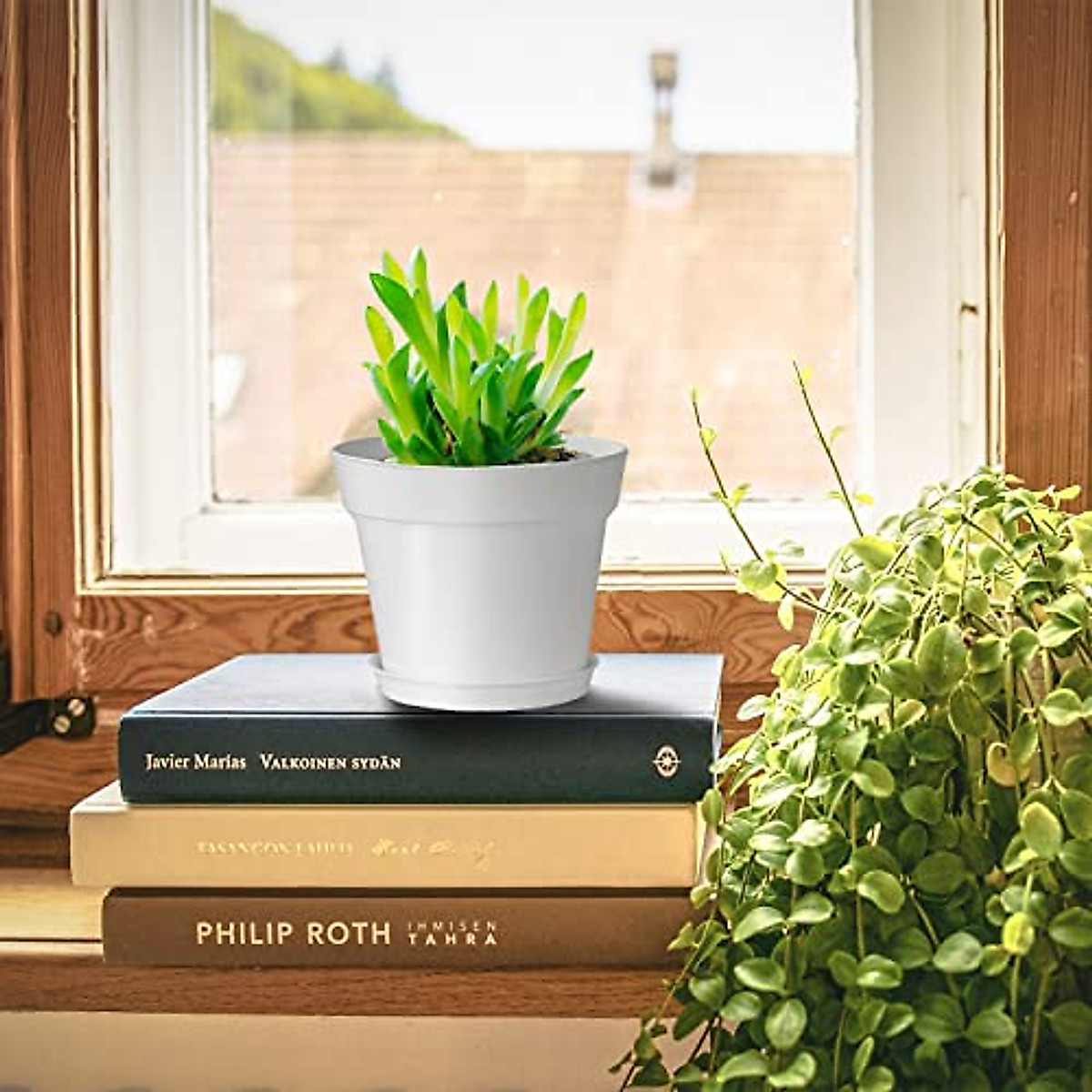 SwinDuck 4 inch Small Plant Pots, 28 Pack Plastic Planters with Drainage Holes and Saucers for Flowers Plants, Succulents, Seed Starting Pots, White