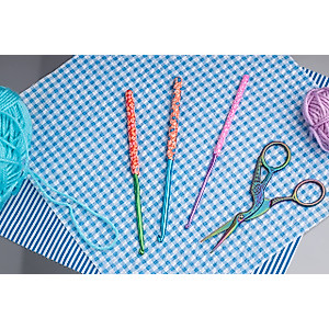 The Quilted Bear Crochet Hook Set - Premium Soft Grip Floral Crochet Hooks with Polymer Clay Handle 12 Hook Kit (2mm, 2.5mm, 3mm, 3.5mm, 4mm, 4.5mm, 5mm, 5.5mm, 6mm, 6.5mm, 7mm & 8mm)