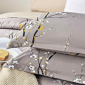 Nanko Queen Size Comforter Set, Grey Pastel Floral Print Soft Microfiber Bedding - All Season Quilted Comforter with 2 Pillowshams - Farmhouse Bed Set for Women Men 3pc 88 x 90 inch, Gray Flower