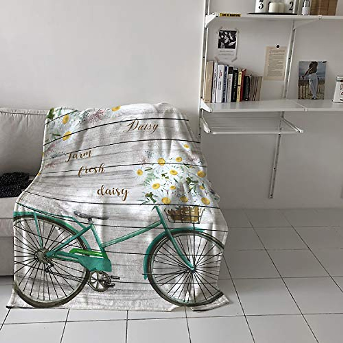 TocaHome Plush Fuzzy Fleece Lightweight Throw Blanket Green Bicycle with Farm Fresh Daisy on Wooden Super Soft Reversible Microfiber Flannel Blankets for Couch, Bed, Sofa (39"x49")