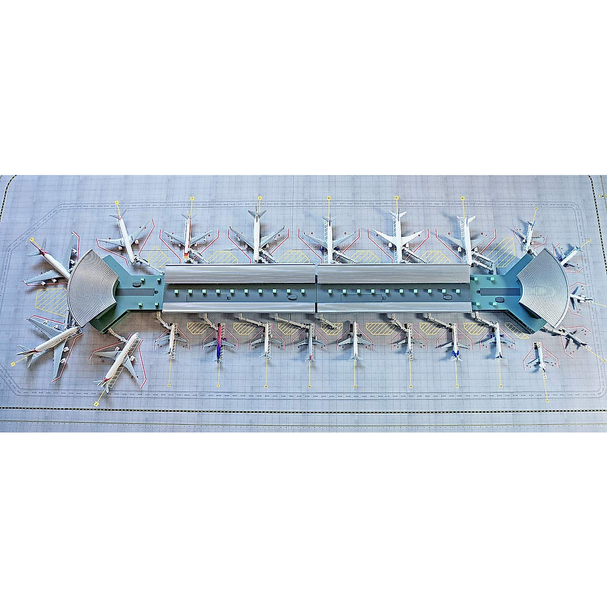 GJARPTC Airport Terminal Double ROTUNDA GEMGJARPTC 1:400 Gemini Jets Airport Terminal with 22 Gates (pre-Painted/pre-Built)