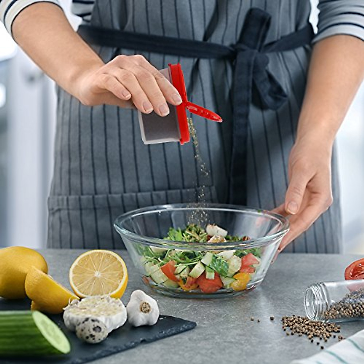 Clear Plastic Empty Spice Container Spice Jars with Lid – Kitchen Bottle Dispenser Store Spice,Herb,Rub,Sugar,Salt,Pepper 2 Way Lids Sift/Pour Shaker–Refillable Airtight Jar Red Cap 8 pk.4 mini 4 big