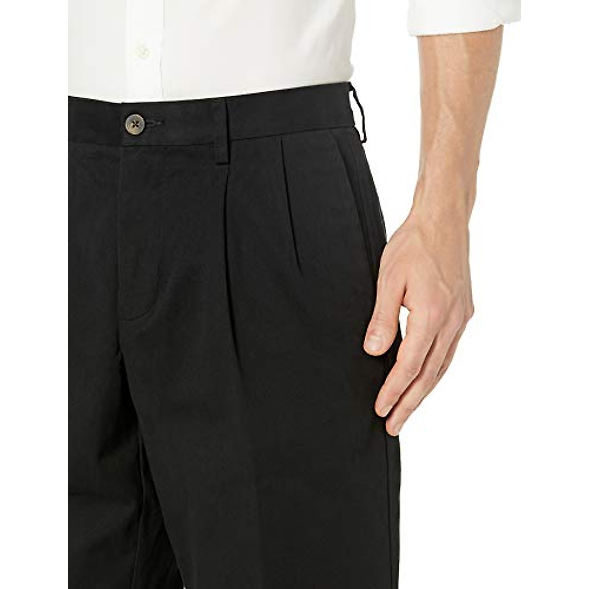 Amazon Essentials Men's Classic-Fit Wrinkle-Resistant Pleated Chino Pant (Available in Big & Tall), Black, 36W x 32L