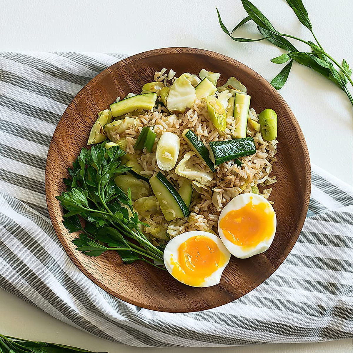 IQCWOOD Wooden Dinner Plates, 11 Inch Round Wood Dinner Plates Set of 4, Acacia Wooden Plates Round Tray Serving Platter for Food Sandwich Dessert Snack Plates