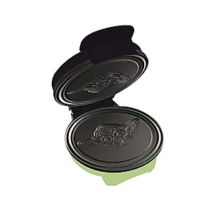 Uncanny Brands Star Wars Yoda Waffle Maker