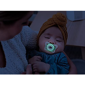 Chicco PhysioForma Silicone Mini Glow in The Dark Pacifier in Clear for Babies 2-6m, Orthodontic Nipple, BPA-Free, 2-Count in Sterilizing Case
