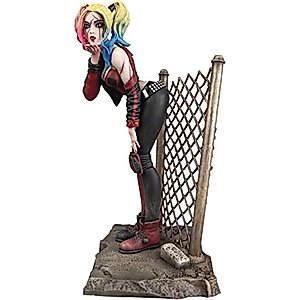 Diamond Select Toys DC Gallery: DCeased Harley Quinn PVC Figure, Multicolor, 8"