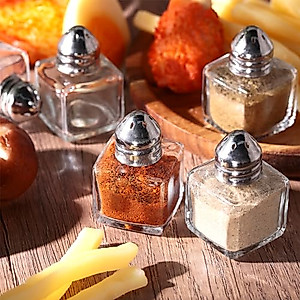 Maxcheck 150 Pcs Salt Pepper Shakers 0.5 oz Glass Spices Shaker with Sliver Tone Tops Clear Baking Soda Shaker Glass Spice Bottle for Wedding Party Restaurant Kitchen Travel Home (Cube)