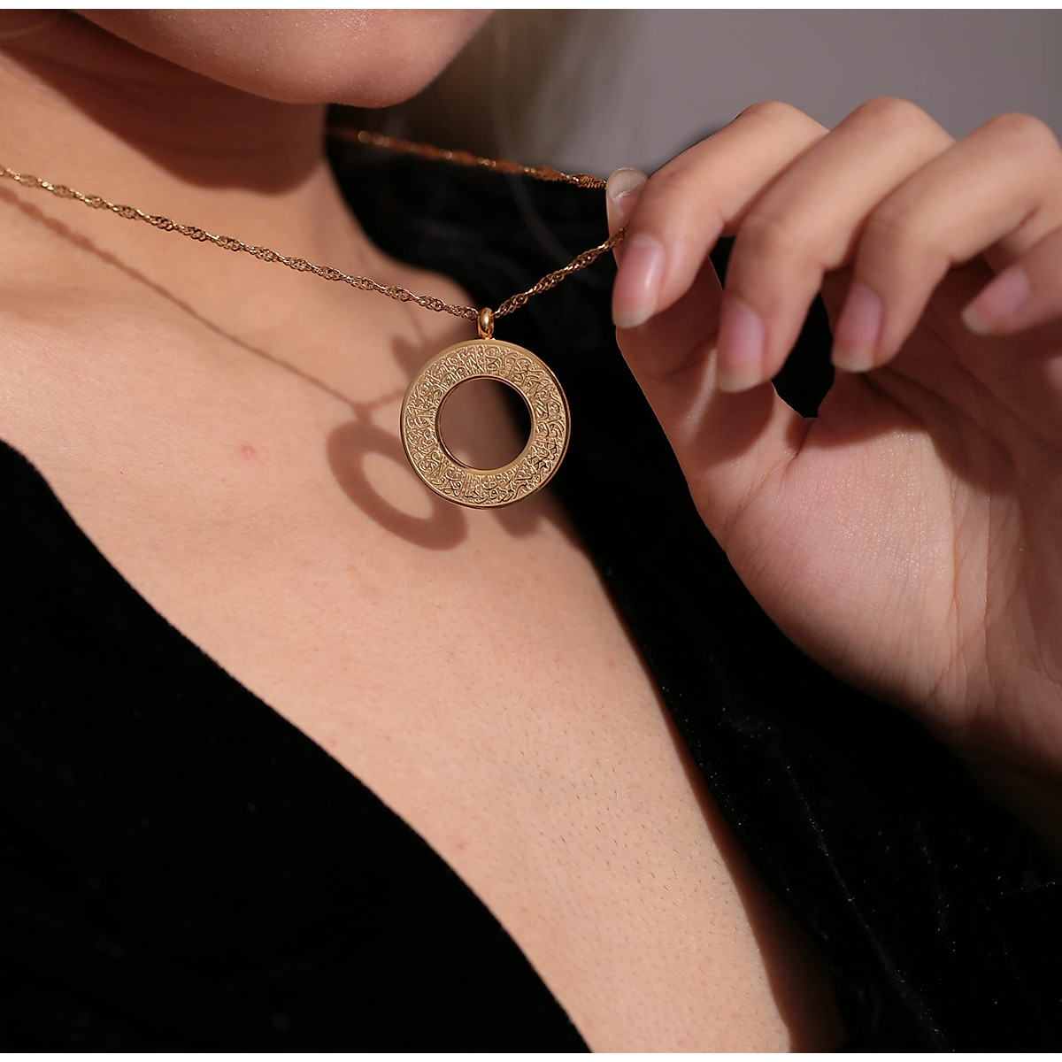 Qitian Islamic Jewelry Gifts for Women Muslim Pendant Gold Allah Arabic Necklaces Ayatul Kursi Necklace Islam Eid Ramadan Gifts for Women Men（Gold-Hollow）