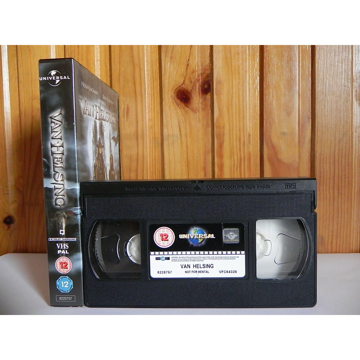 Wayne's World 2 (1993): Rock Comedy [Large Box] Mike Myers / Dana Carvey - VHS