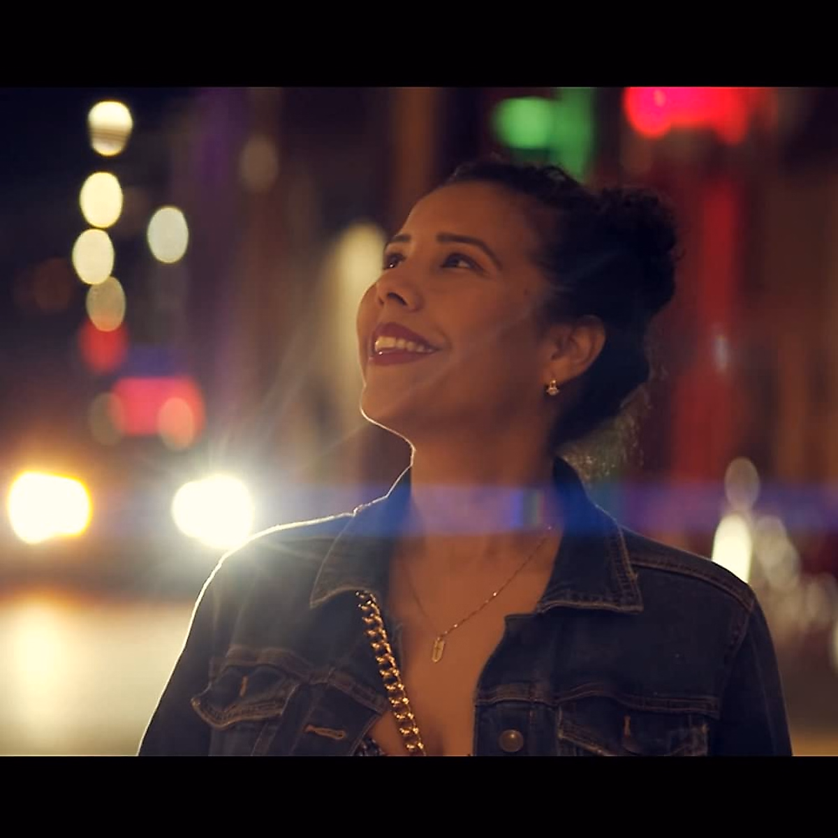 SIRUI 75mm F1.8 1.33X APS-C Anamorphic Lens for E Mount, Blue Flare