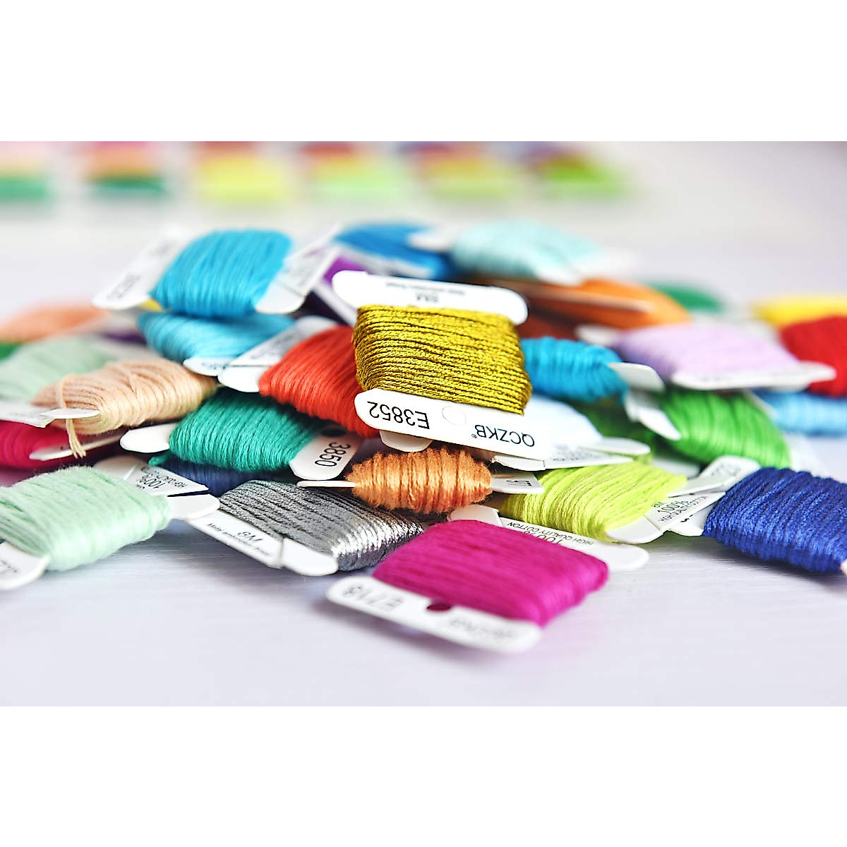 188 Embroidery Floss Set Including Cross Stitch Threads Friendship Bracelet String with 2-Tier Transparent Box, Floss Bobbins and Cross Stitch Kits