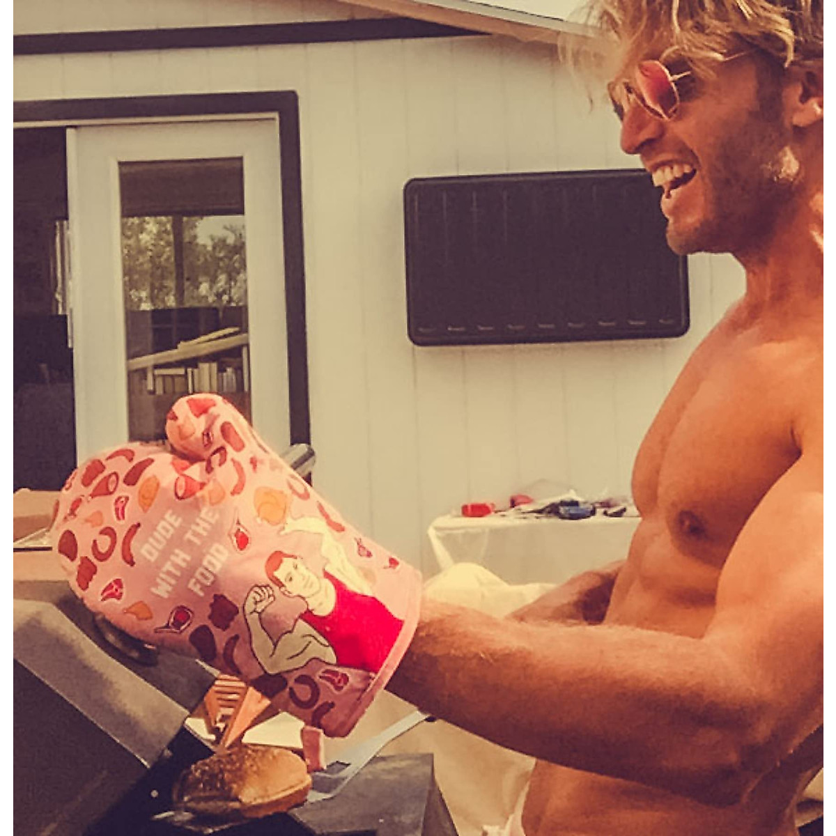 Dude with The Food Oven Mitt Funny Meat Chef BBQ Protein Graphic Kitchen Glove Funny Graphic Kitchenwear Fitness Funny Food Novelty Cookware Pink Oven Mitt