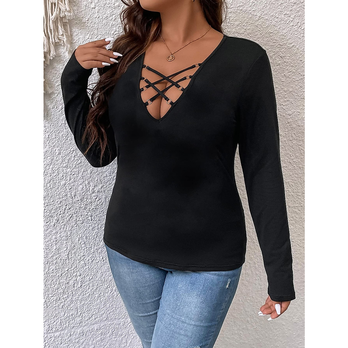 WDIRARA Women's Plus Size Deep V Neck Criss Cross Ring Long Sleeve Sexy Tee Tops Black 2XL