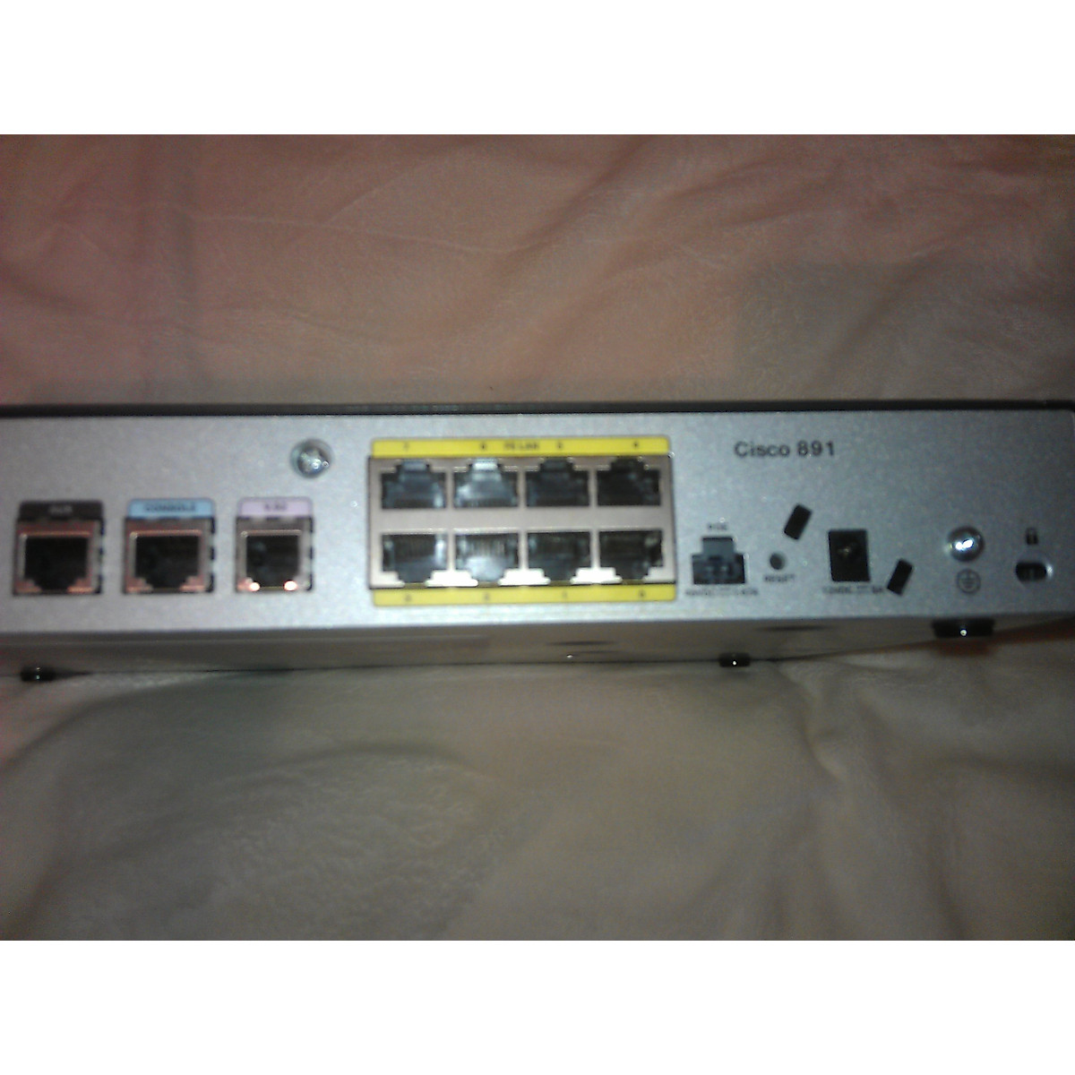 Cisco CISCO891-K9 891 Gigabit Ethernet Security Router (Renewed)