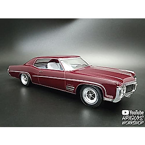 AMT1970 Buick Wildcat Hardtop 1:25 Scale Model Kit