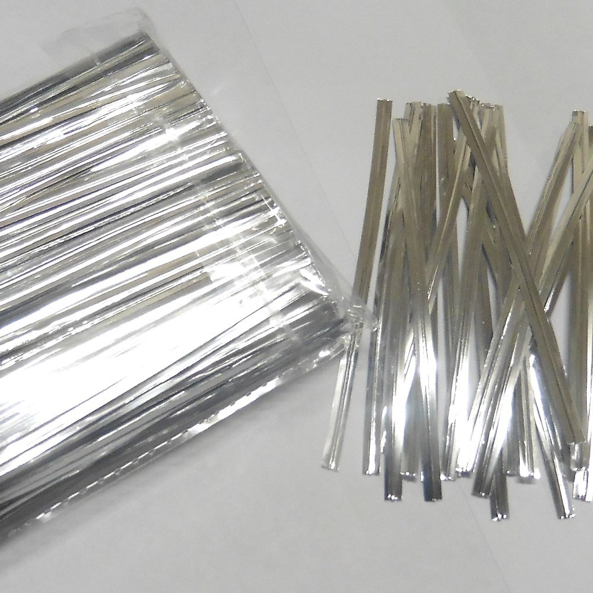 Weststone - 1000pcs 4" Silver Metallic Twist Ties foil Twist Ties for Cello Bags Treat Bags in Birthday Party Wedding Party