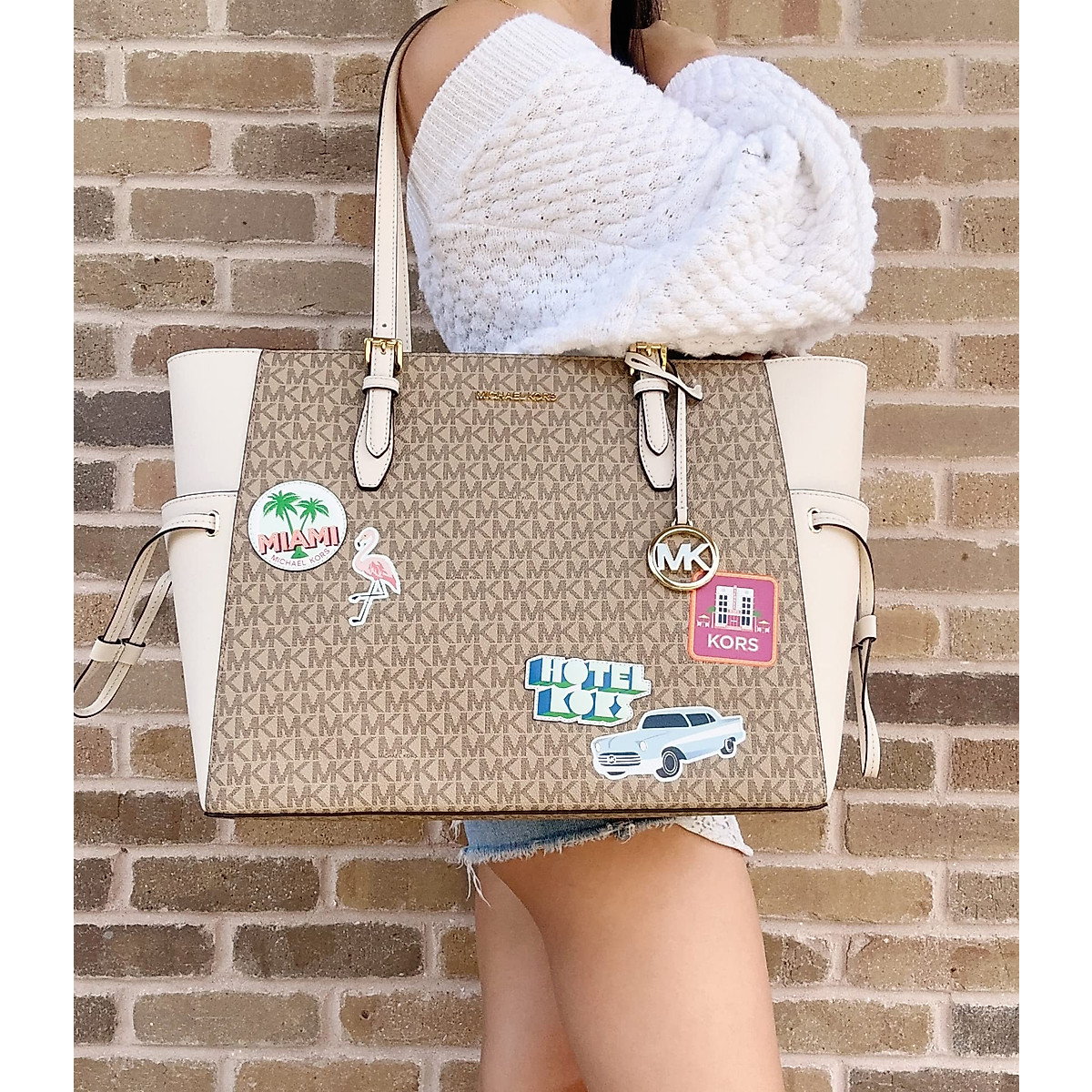 Michael Kors Gilly Large Jet Set Drawstring Top Zip Tote (Light Cream Multi MK)