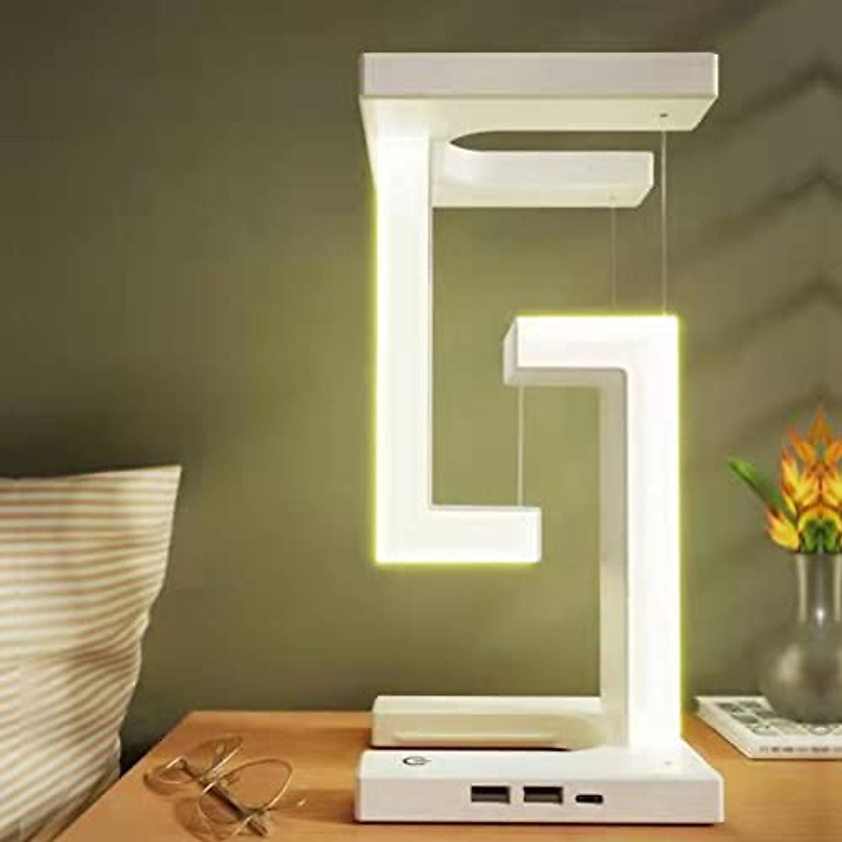 Yiwa Smartphone Wireless Charging Suspension Table Lamp Eye Protection Led Night Light Home Romantic Decoration Wireless Charging
