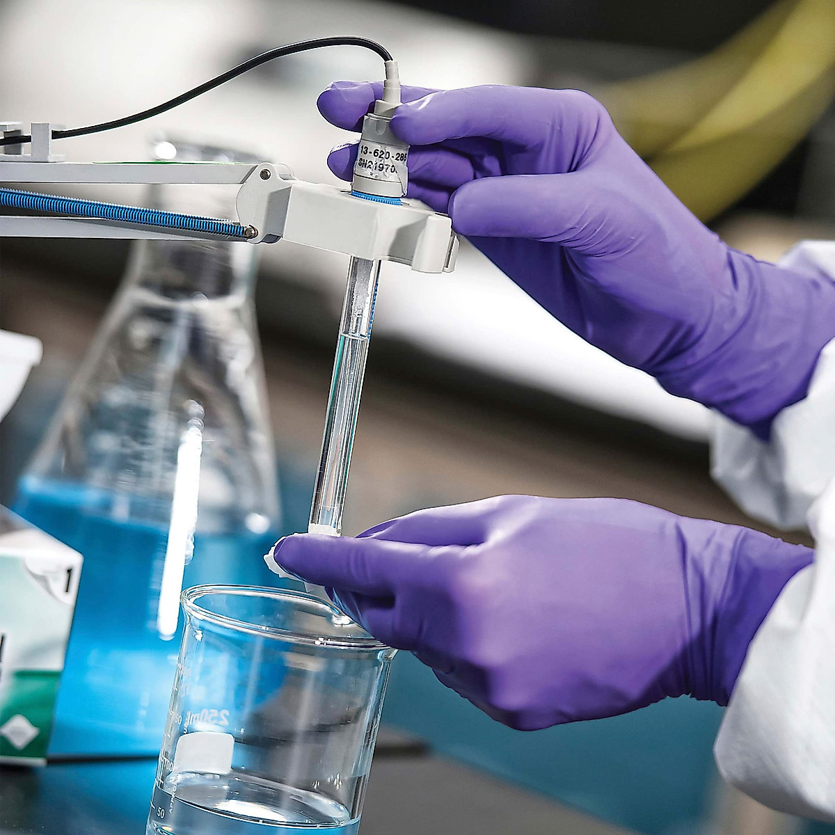 HALYARD PURPLE NITRILE Exam Gloves, Powder-Free, Non-Sterile, 5.9 mil, 9.5", Purple, Large, 55083 (Case of 1000)