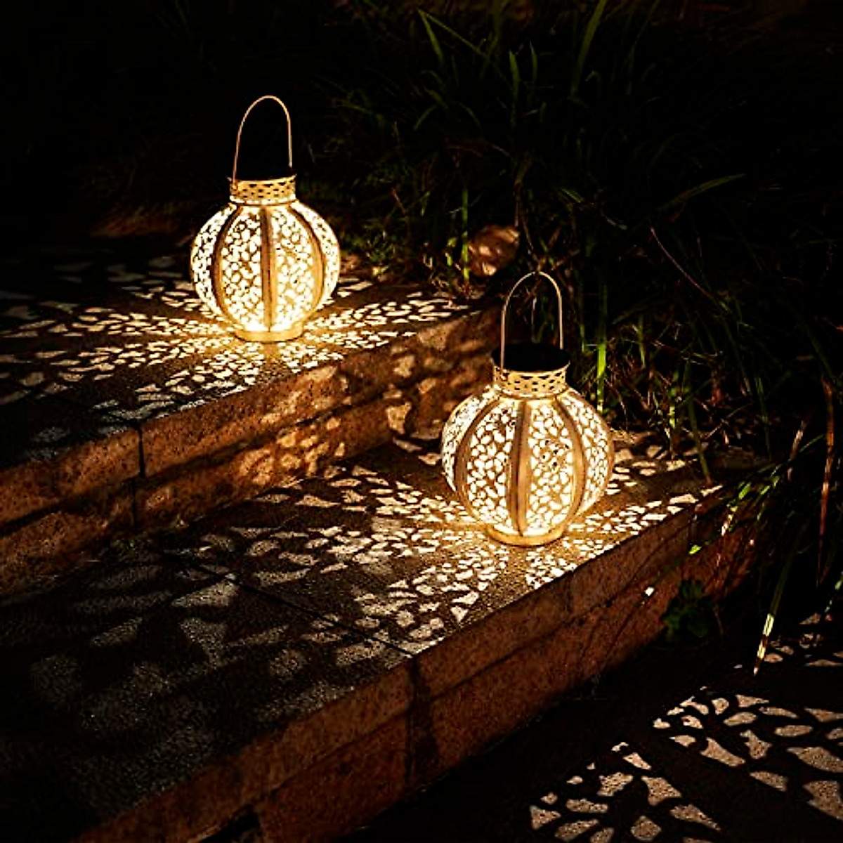 Generep Solar Lanterns, Retro Metal Solar Lights with Handle, 4 Lumen Sun Powered Garden LED Decorative Lighting for Yard, Tree Fence, Patio, Lawn, Balcony and Terrace(2 Pack)