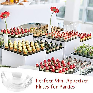 Qeirudu 100 Pack 1 oz Mini Dessert Plates, 3-1/8 x 2-5/8 Inches Small Clear Appetizer Plates with Spoons for Serving Hors D'oeuvres, Cheesecake, Strawberry, Chocolate Truffles