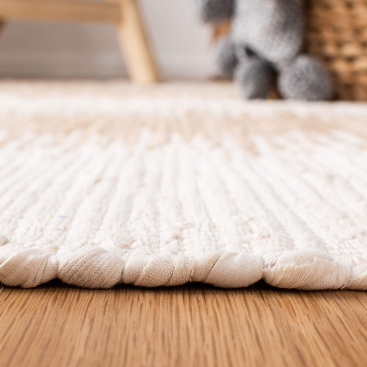 SAFAVIEH Montauk Collection Runner Rug - 2'6" x 6', Beige, Handmade Fringe Cotton, Ideal for High Traffic Areas in Living Room, Bedroom (MTK752A)