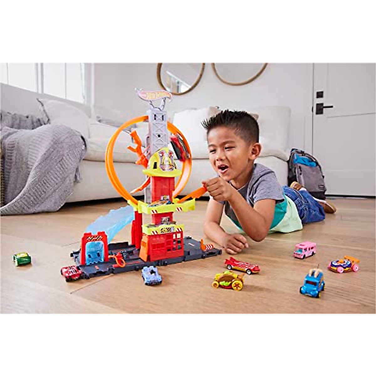 Hot Wheels Toy Car Track Set City Super Loop Fire Station & 1:64 Scale Firetruck, Connects to Other Sets