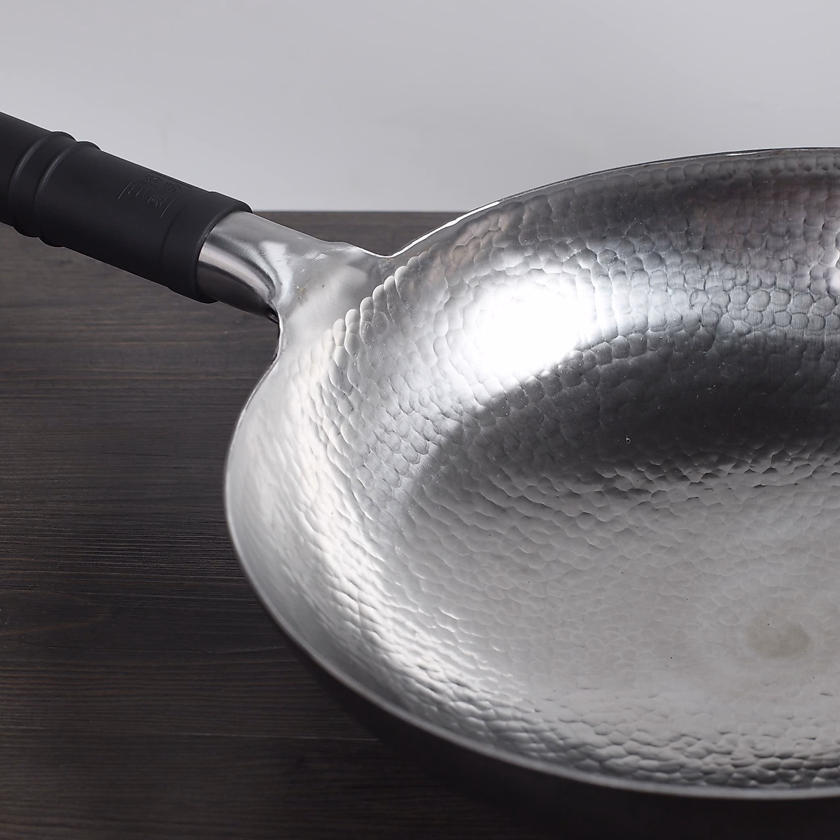 Mecete Wok Pan Nonstick Chinese Hand Hammered Woks and Stir Fry Pans Non-stick Carbon Steel Wok Utensils No Coating(13.3 Inch, Round Bottom) 1.8 mm thickness