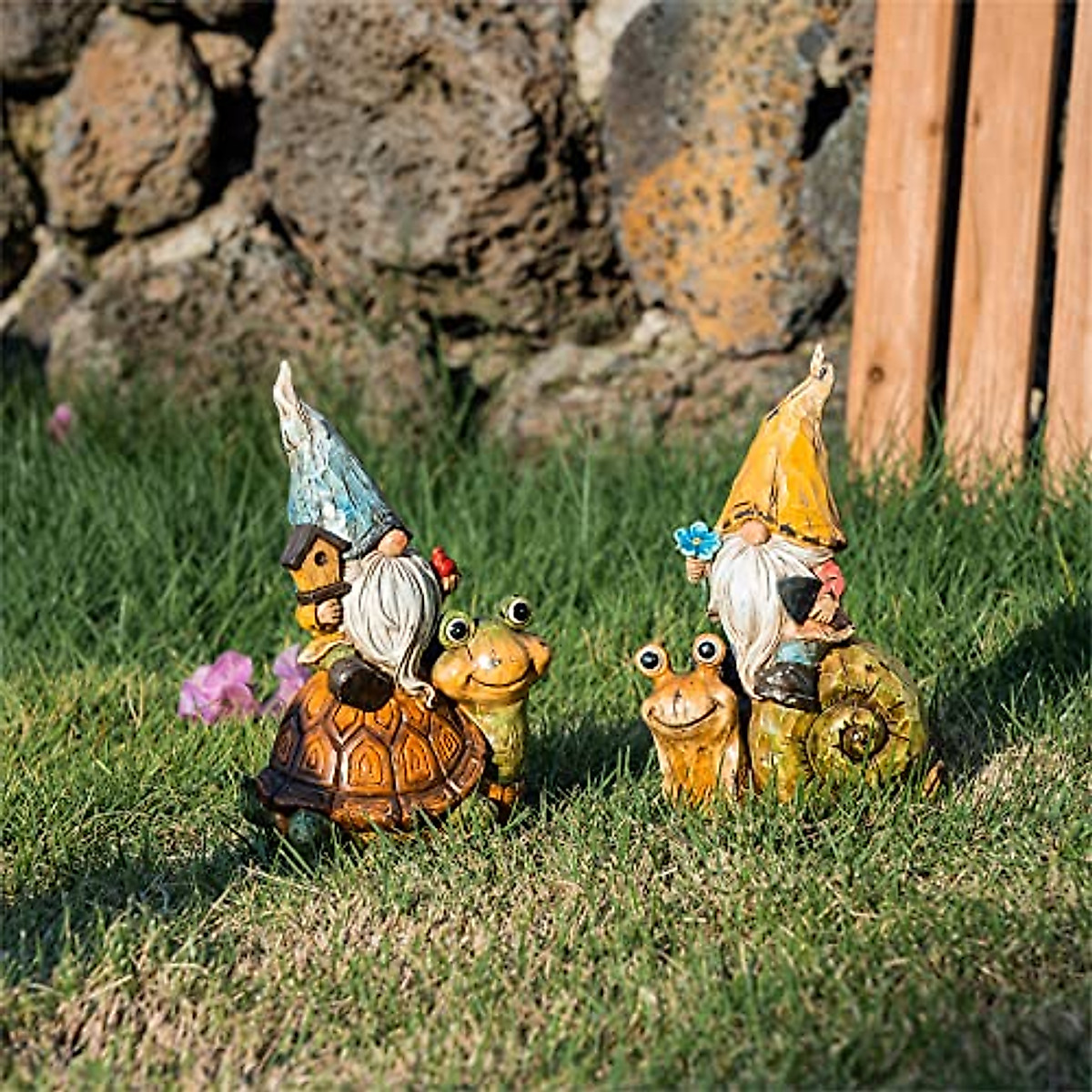TERESA'S COLLECTIONS Garden Gnomes Statues Decorations for Yard Decor, Set of 2 Cute Gnomes Sitting on Snail & Turtle Garden Gift for Outdoor Yard Patio Lawn Ornaments Housewarming 7.5 Inch