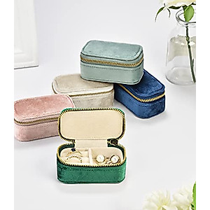 TAIMY Mini Jewelry Travel Case, Velvet Small Travel Jewelry Box, Portable Jewelry Travel Organizer Box for Rings Earrings Necklaces, Gifts for Women Girls(Green Emerald)