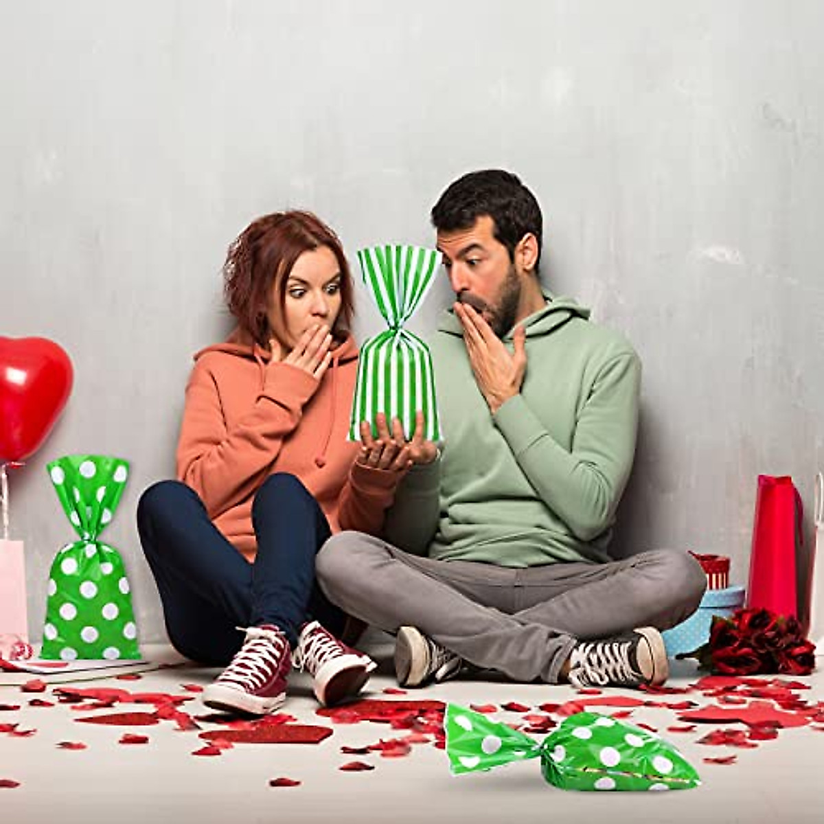 Aneco 100 Pack Green and White Cellophane Bags Plastic Candy Bags Gift Bags Goodie Bags with Twist Ties for Valentine, Birthday, Gift Cookie Snack Packing Party Favor Supplies